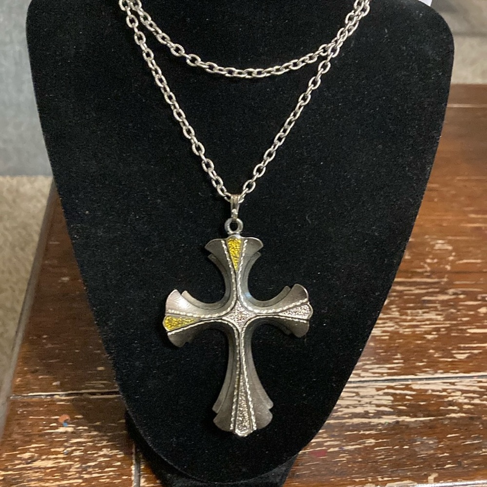 Sarah Coventry 1976 Special Edition Cross Necklace - Gem
